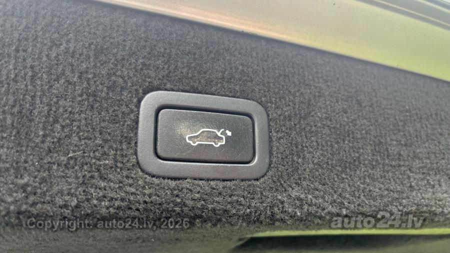 Pelēks Volvo XC70 2007 Pērnava, ar dzinēja tilpumu 2.40 L un nobraukumu 377 tūkst. km par 5800 €, foto 23 vietnē AUTOMOTO.COM.LV