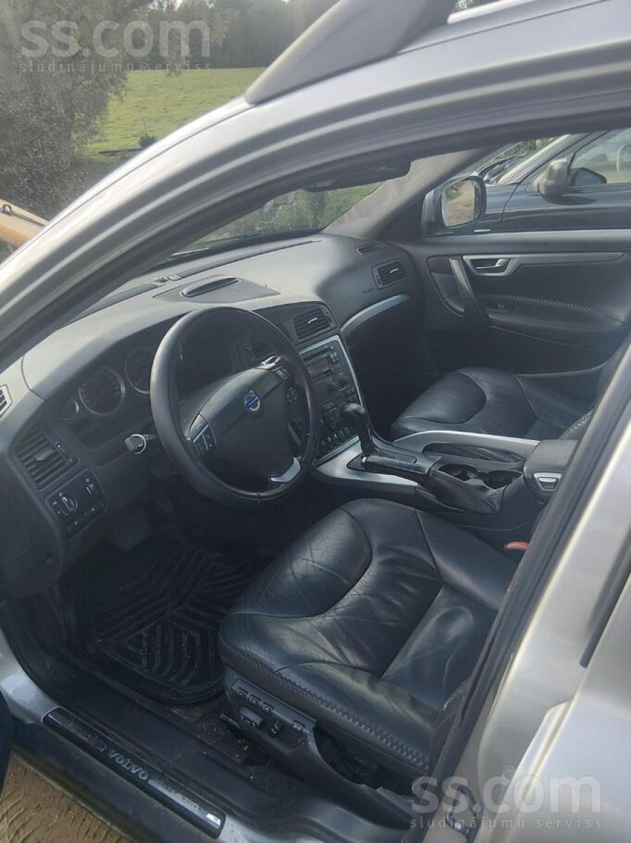 Pelēks Volvo XC70 2007 Kuldīga, ar dzinēja tilpumu 2.40 L un nobraukumu 423 tūkst. km par 2800 €, foto 4 vietnē AUTOMOTO.COM.LV