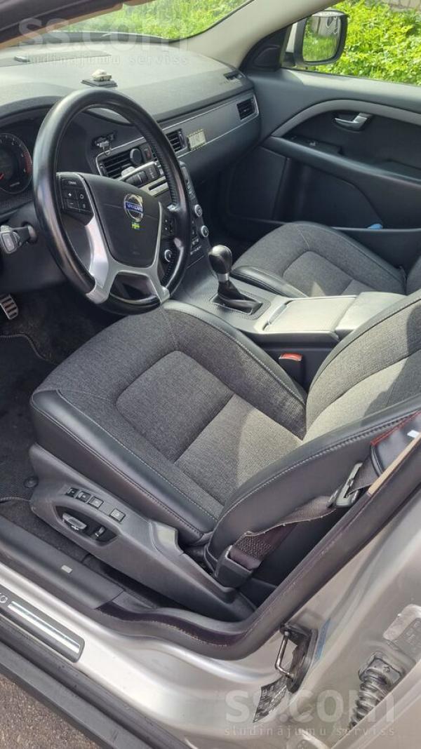 Pelēks Volvo XC70 2007 Rīga, ar dzinēja tilpumu 2.40 L un nobraukumu 327 tūkst. km par 5650 €, foto 9 vietnē AUTOMOTO.COM.LV