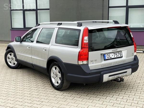 Grey Volvo XC70 2007 in Riga, with an engine capacity of 2.40 L and mileage of 442 thousand km for 4600 €, photo 7 on AUTOMOTO.COM.LV