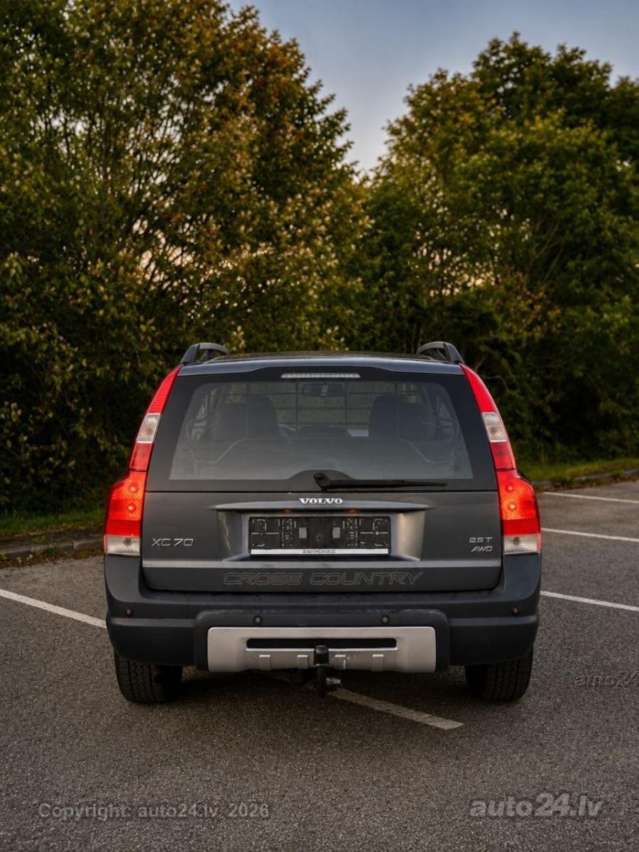Grey Volvo XC70 2007 in Tallinn, with an engine capacity of 2.50 L and mileage of 312 thousand km for 5500 €, photo 7 on AUTOMOTO.COM.LV