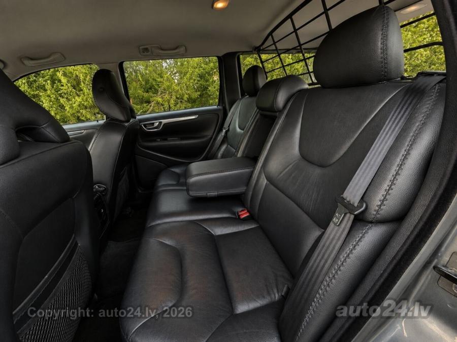 Grey Volvo XC70 2007 in Tallinn, with an engine capacity of 2.50 L and mileage of 312 thousand km for 5500 €, photo 12 on AUTOMOTO.COM.LV