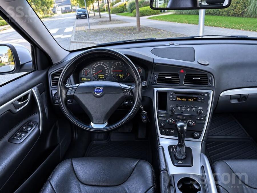 Pelēks Volvo XC70 2007 Rīga, ar dzinēja tilpumu 2.40 L un nobraukumu 371 tūkst. km par 4500 €, foto 15 vietnē AUTOMOTO.COM.LV