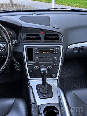 Pelēks Volvo XC70 2007 Rīga, ar dzinēja tilpumu 2.40 L un nobraukumu 371 tūkst. km par 4500 €, foto 16 vietnē AUTOMOTO.COM.LV