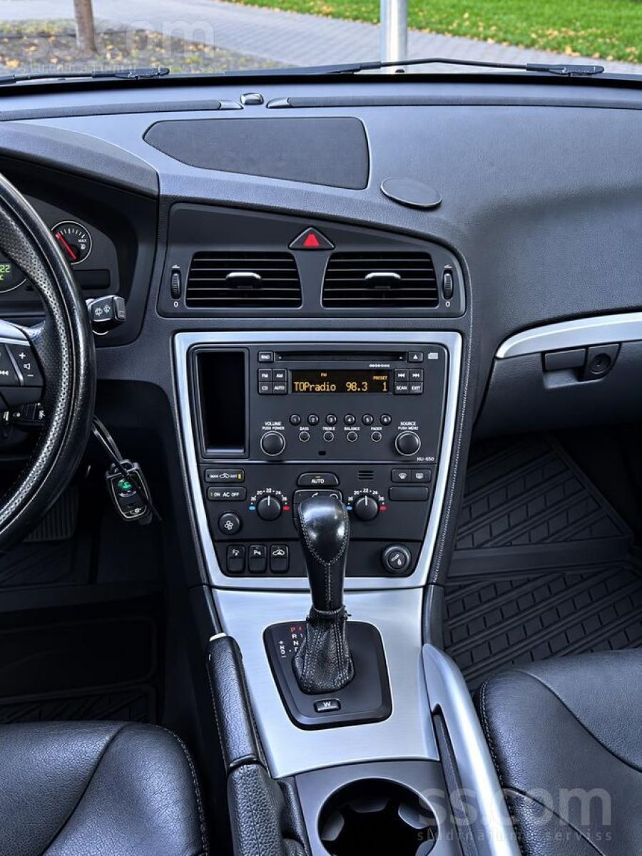 Pelēks Volvo XC70 2007 Rīga, ar dzinēja tilpumu 2.40 L un nobraukumu 371 tūkst. km par 4500 €, foto 16 vietnē AUTOMOTO.COM.LV