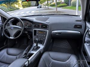 Pelēks Volvo XC70 2007 Rīga, ar dzinēja tilpumu 2.40 L un nobraukumu 371 tūkst. km par 4500 €, foto 18 vietnē AUTOMOTO.COM.LV