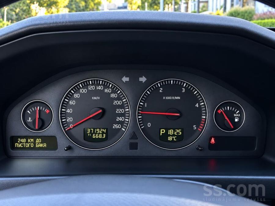 Pelēks Volvo XC70 2007 Rīga, ar dzinēja tilpumu 2.40 L un nobraukumu 371 tūkst. km par 4500 €, foto 20 vietnē AUTOMOTO.COM.LV