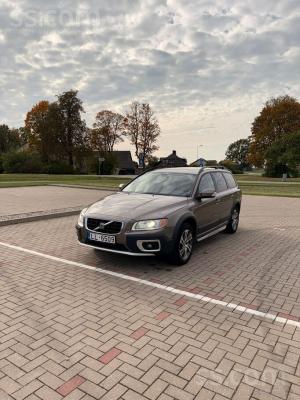 Grey Volvo XC70 2007 in Cesis, with an engine capacity of 2.40 L and mileage of 359 thousand km for 6200 €, photo  on AUTOMOTO.COM.LV