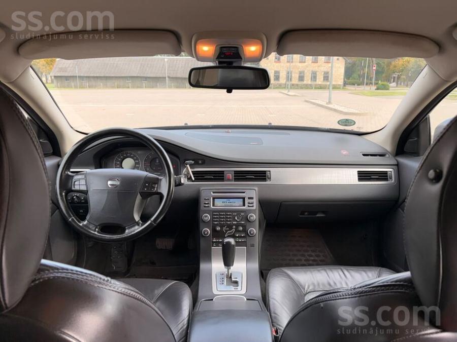 Pelēks Volvo XC70 2007 Cēsis, ar dzinēja tilpumu 2.40 L un nobraukumu 359 tūkst. km par 6200 €, foto 5 vietnē AUTOMOTO.COM.LV
