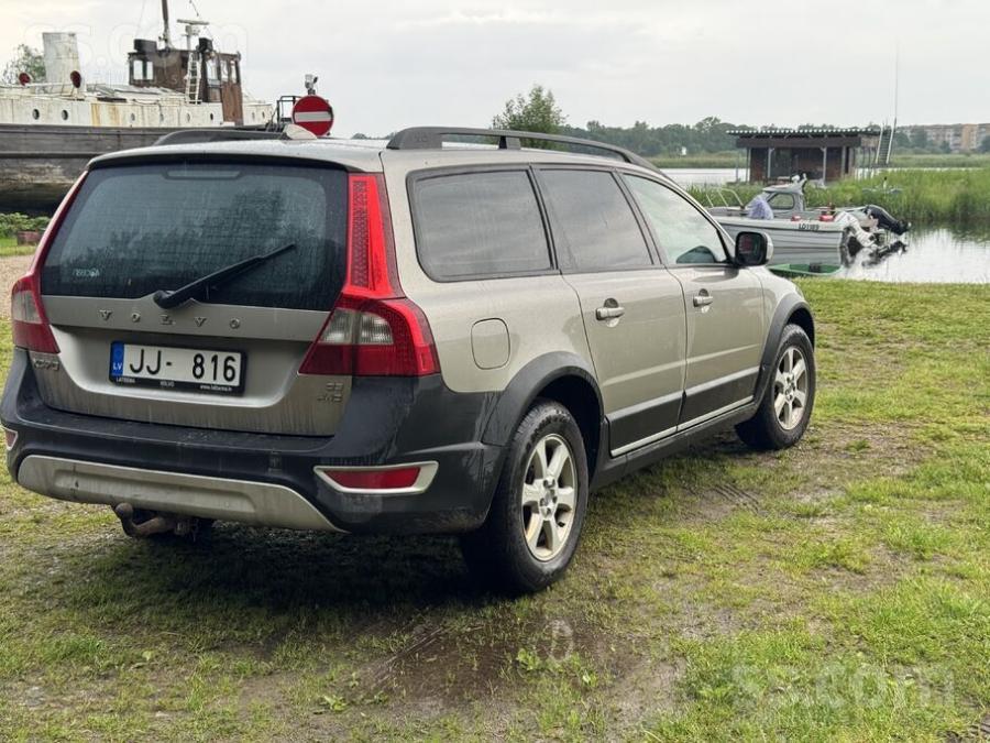 Grey Volvo XC70 2008 in Riga, with an engine capacity of 2.40 L and mileage of 350 thousand km for 12790 €, photo 2 on AUTOMOTO.COM.LV