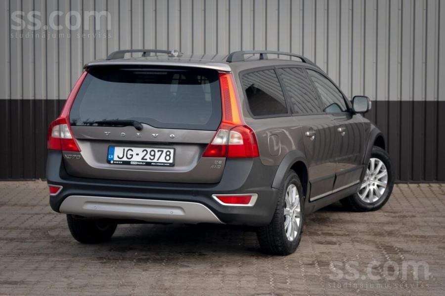 Grey Volvo XC70 2008 in Talsi, with an engine capacity of 2.40 L and mileage of 0 thousand km for 4990 €, photo 7 on AUTOMOTO.COM.LV