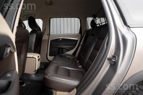 Grey Volvo XC70 2008 in Talsi, with an engine capacity of 2.40 L and mileage of 0 thousand km for 4990 €, photo 10 on AUTOMOTO.COM.LV