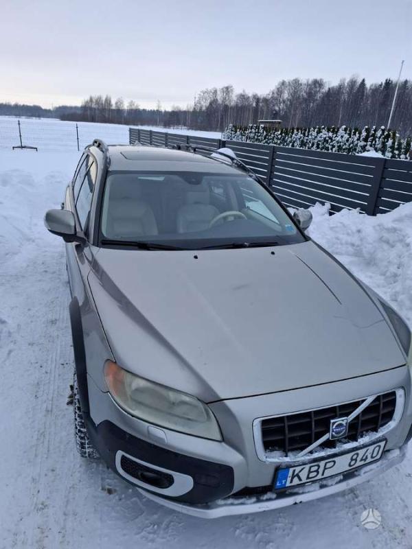 Grey Volvo XC70 2008 in Gargzdai, with an engine capacity of 3.20 L and mileage of 311 thousand km for 3200 €, photo 2 on AUTOMOTO.COM.LV