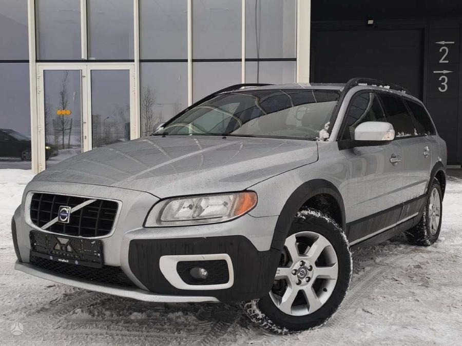 Grey Volvo XC70 2008 in Vilnius, with an engine capacity of 2.40 L and mileage of 266 thousand km for 8000 €, photo 1 on AUTOMOTO.COM.LV