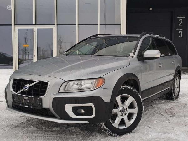 Grey Volvo XC70 2008 in Vilnius, with an engine capacity of 2.40 L and mileage of 266 thousand km for 8000 €, photo 1 on AUTOMOTO.COM.LV