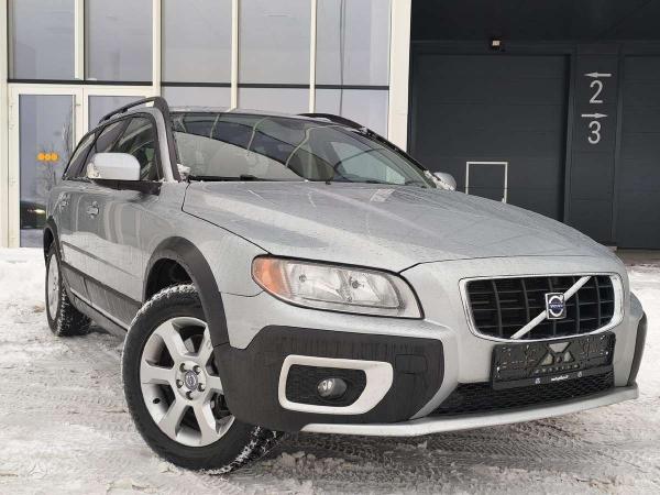 Grey Volvo XC70 2008 in Vilnius, with an engine capacity of 2.40 L and mileage of 266 thousand km for 8000 €, photo 2 on AUTOMOTO.COM.LV