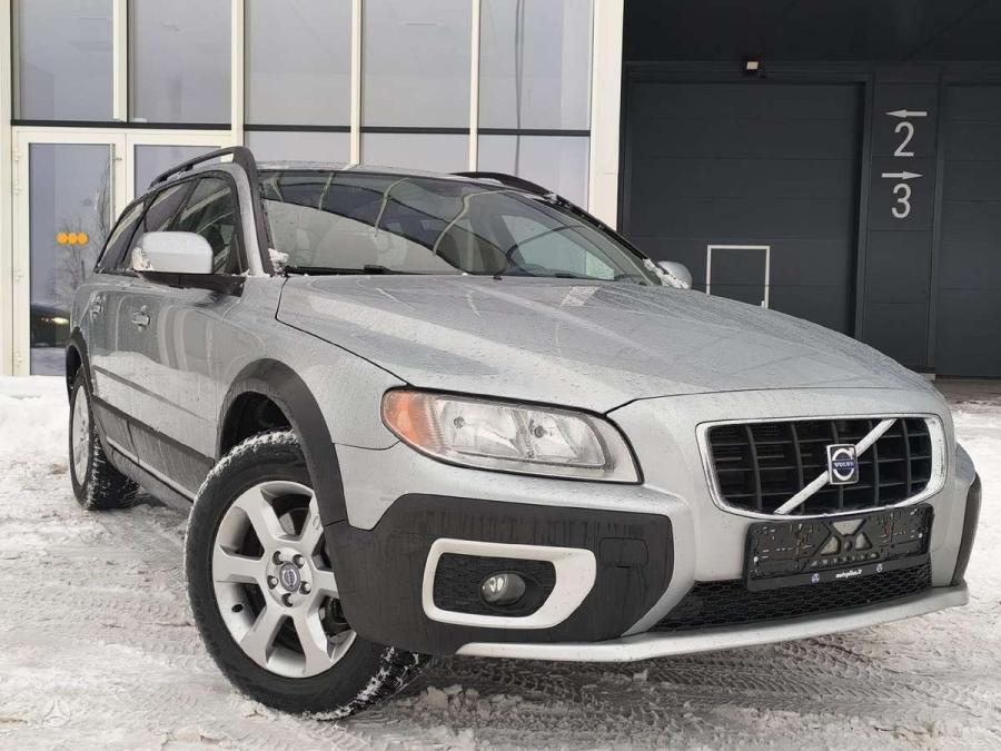 Grey Volvo XC70 2008 in Vilnius, with an engine capacity of 2.40 L and mileage of 266 thousand km for 8000 €, photo 2 on AUTOMOTO.COM.LV