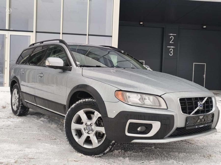 Grey Volvo XC70 2008 in Vilnius, with an engine capacity of 2.40 L and mileage of 266 thousand km for 8000 €, photo 4 on AUTOMOTO.COM.LV