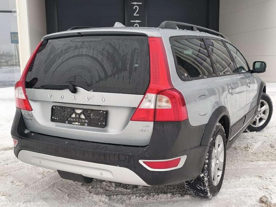 Grey Volvo XC70 2008 in Vilnius, with an engine capacity of 2.40 L and mileage of 266 thousand km for 8000 €, photo 16 on AUTOMOTO.COM.LV