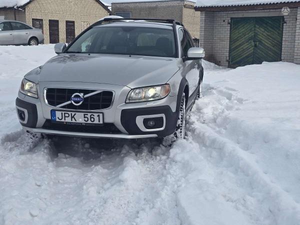 Grey Volvo XC70 2008 in Skuodas, with an engine capacity of 2.40 L and mileage of 381 thousand km for 5500 €, photo 1 on AUTOMOTO.COM.LV