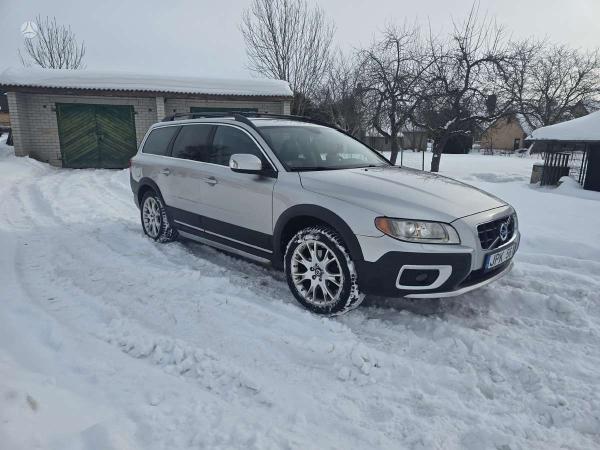 Grey Volvo XC70 2008 in Skuodas, with an engine capacity of 2.40 L and mileage of 381 thousand km for 5500 €, photo 2 on AUTOMOTO.COM.LV