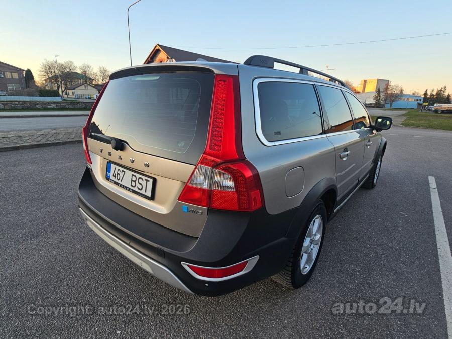 Grey Volvo XC70 2008 in Paide, with an engine capacity of 2.40 L and mileage of 355 thousand km for 6850 €, photo 4 on AUTOMOTO.COM.LV