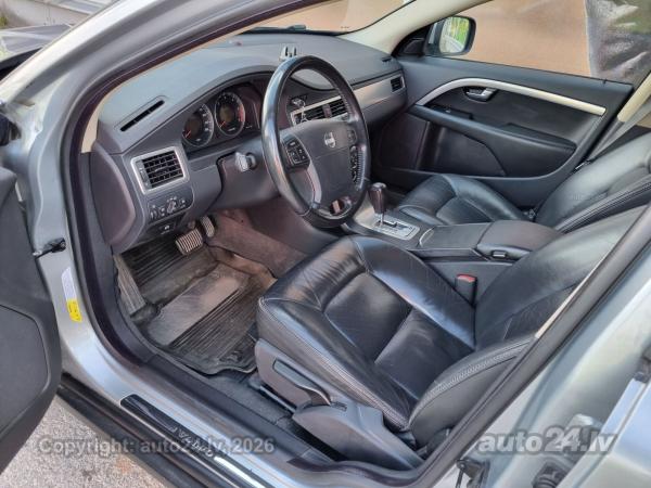 Grey Volvo XC70 2008 in Tartu, with an engine capacity of 2.40 L and mileage of 0 thousand km for 4000 €, photo 9 on AUTOMOTO.COM.LV