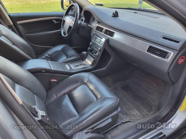 Grey Volvo XC70 2008 in Tartu, with an engine capacity of 2.40 L and mileage of 0 thousand km for 4000 €, photo 10 on AUTOMOTO.COM.LV