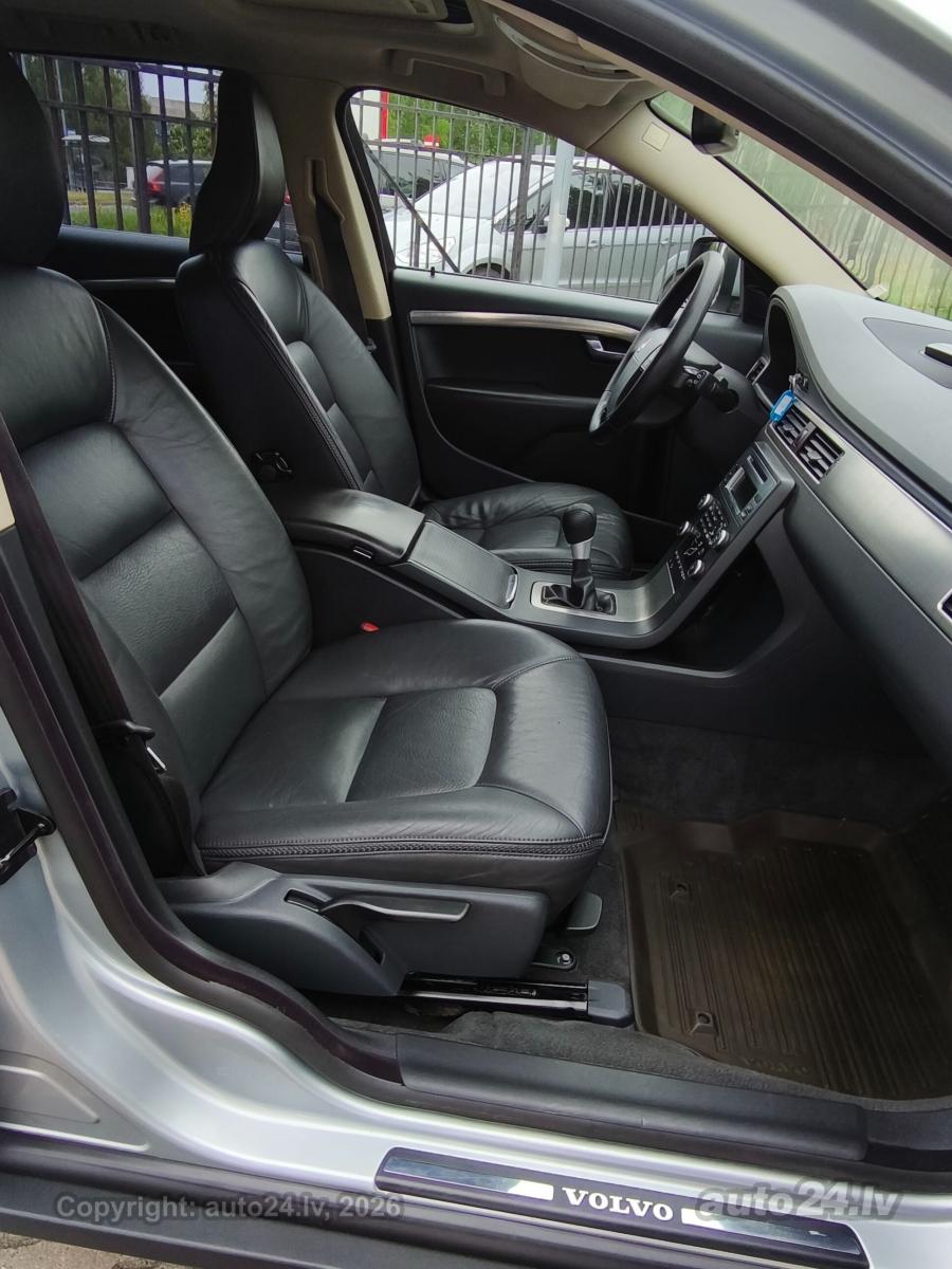 Pelēks Volvo XC70 2008 Tartu, ar dzinēja tilpumu 2.40 L un nobraukumu 267 tūkst. km par 7990 €, foto 8 vietnē AUTOMOTO.COM.LV