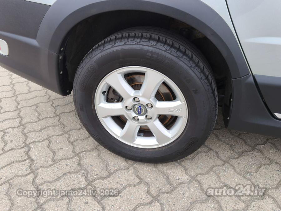 Pelēks Volvo XC70 2008 Tartu, ar dzinēja tilpumu 2.40 L un nobraukumu 267 tūkst. km par 7990 €, foto 13 vietnē AUTOMOTO.COM.LV