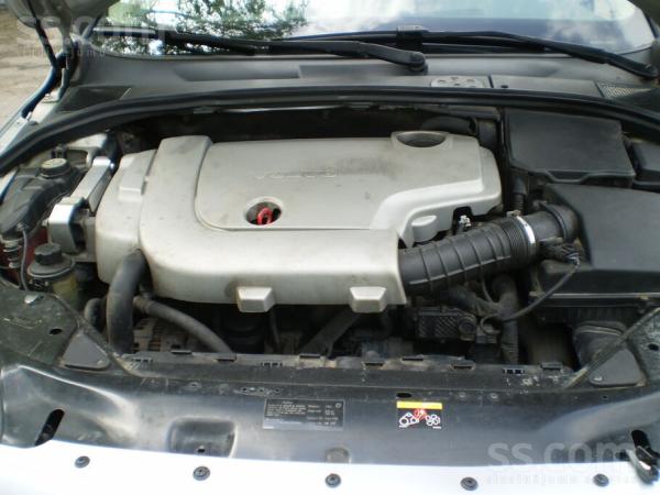 Grey Volvo XC70 2008 in Daugavpils, with an engine capacity of 2.40 L and mileage of 378 thousand km for 3450 €, photo 10 on AUTOMOTO.COM.LV