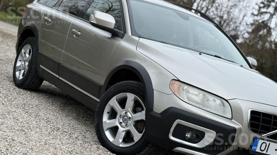 Grey Volvo XC70 2008 in Jurmala, with an engine capacity of 2.40 L and mileage of 0 thousand km for 3500 €, photo 13 on AUTOMOTO.COM.LV
