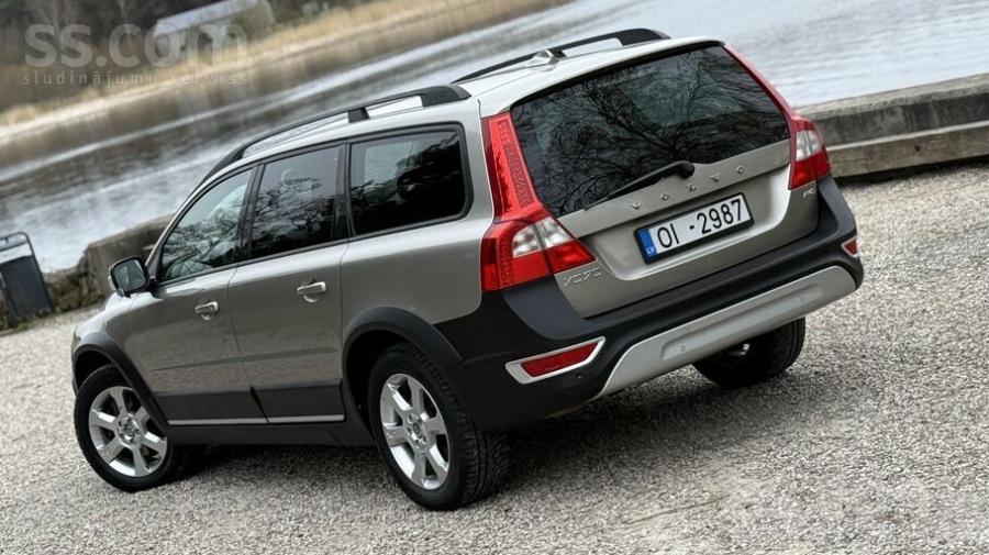 Grey Volvo XC70 2008 in Jurmala, with an engine capacity of 2.40 L and mileage of 0 thousand km for 3500 €, photo 14 on AUTOMOTO.COM.LV