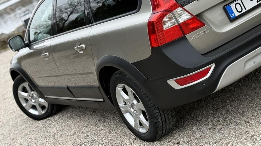 Grey Volvo XC70 2008 in Jurmala, with an engine capacity of 2.40 L and mileage of 0 thousand km for 3500 €, photo 15 on AUTOMOTO.COM.LV