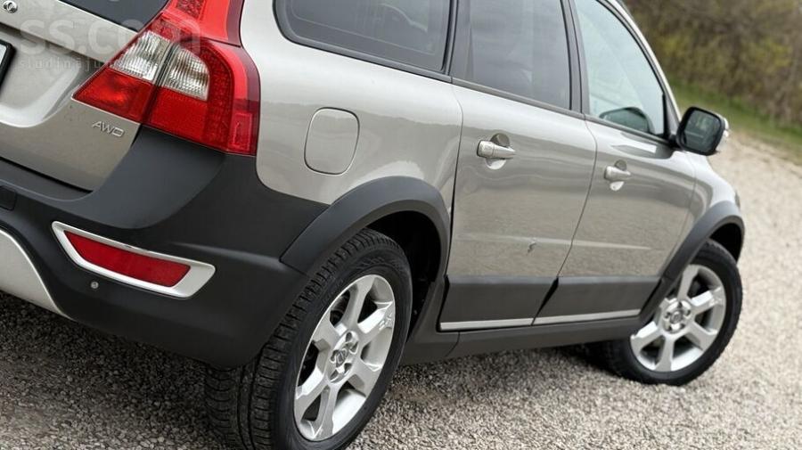 Grey Volvo XC70 2008 in Jurmala, with an engine capacity of 2.40 L and mileage of 0 thousand km for 3500 €, photo 18 on AUTOMOTO.COM.LV