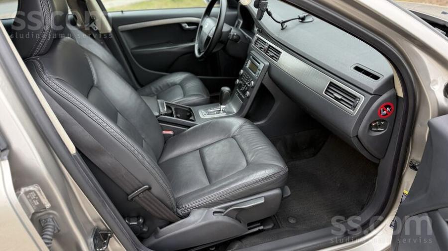 Grey Volvo XC70 2008 in Jurmala, with an engine capacity of 2.40 L and mileage of 0 thousand km for 3500 €, photo 19 on AUTOMOTO.COM.LV