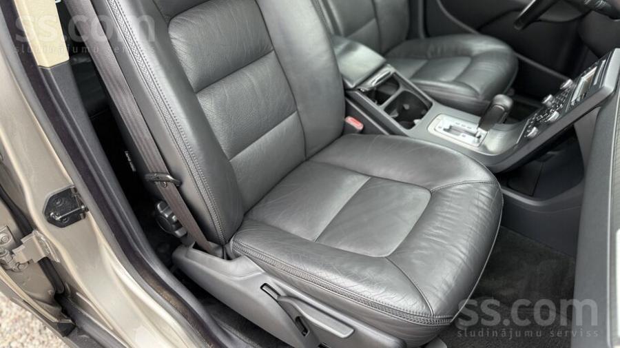 Grey Volvo XC70 2008 in Jurmala, with an engine capacity of 2.40 L and mileage of 0 thousand km for 3500 €, photo 20 on AUTOMOTO.COM.LV