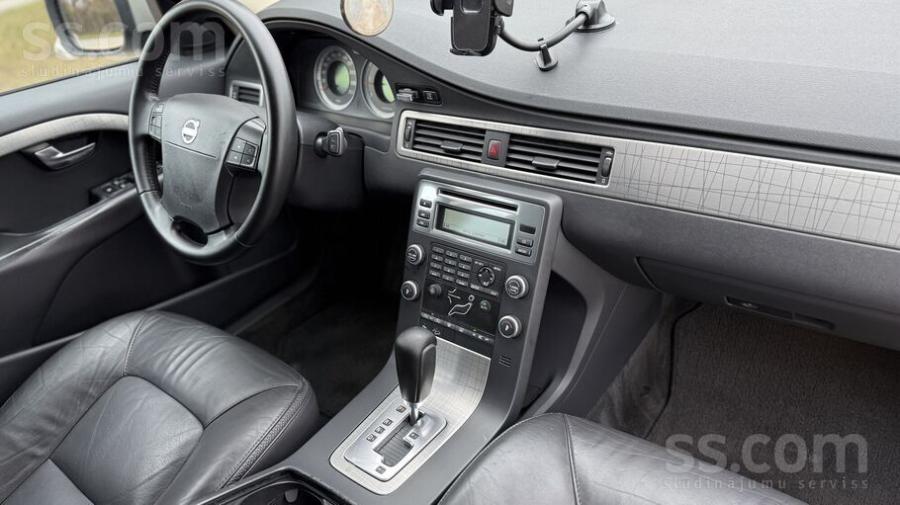 Grey Volvo XC70 2008 in Jurmala, with an engine capacity of 2.40 L and mileage of 0 thousand km for 3500 €, photo 21 on AUTOMOTO.COM.LV
