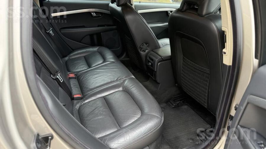 Grey Volvo XC70 2008 in Jurmala, with an engine capacity of 2.40 L and mileage of 0 thousand km for 3500 €, photo 22 on AUTOMOTO.COM.LV