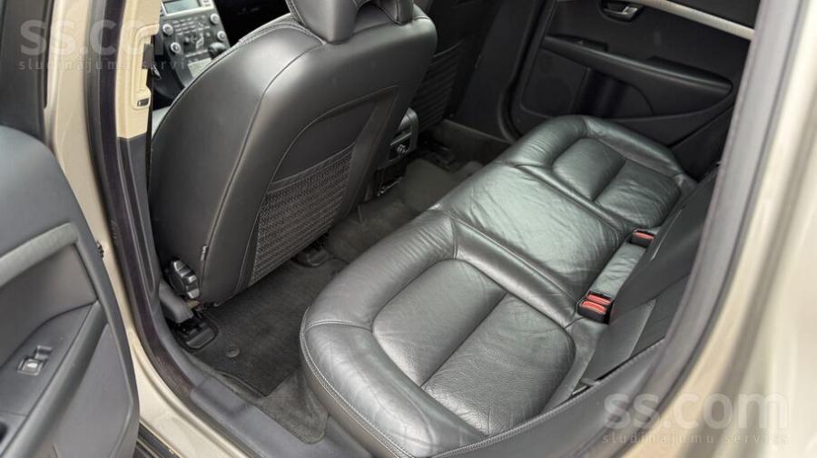 Grey Volvo XC70 2008 in Jurmala, with an engine capacity of 2.40 L and mileage of 0 thousand km for 3500 €, photo 28 on AUTOMOTO.COM.LV