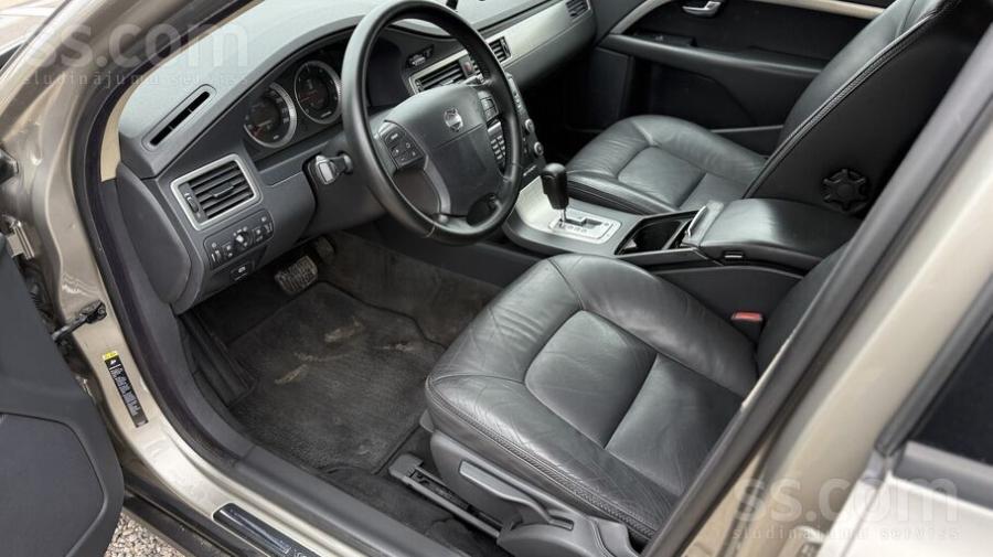 Grey Volvo XC70 2008 in Jurmala, with an engine capacity of 2.40 L and mileage of 0 thousand km for 3500 €, photo 29 on AUTOMOTO.COM.LV