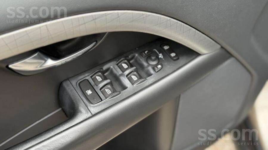 Grey Volvo XC70 2008 in Jurmala, with an engine capacity of 2.40 L and mileage of 0 thousand km for 3500 €, photo 30 on AUTOMOTO.COM.LV