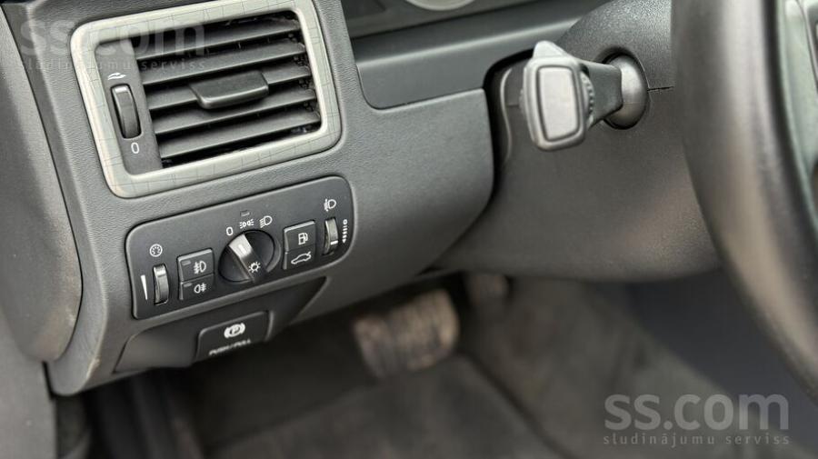 Grey Volvo XC70 2008 in Jurmala, with an engine capacity of 2.40 L and mileage of 0 thousand km for 3500 €, photo 31 on AUTOMOTO.COM.LV