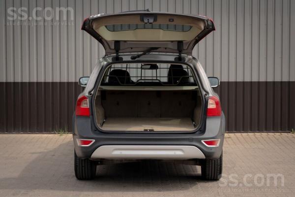 Pelēks Volvo XC70 2008 Talsi, ar dzinēja tilpumu 2.40 L un nobraukumu 314 tūkst. km par 6250 €, foto 6 vietnē AUTOMOTO.COM.LV