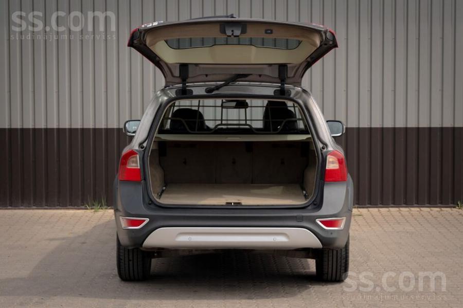 Pelēks Volvo XC70 2008 Talsi, ar dzinēja tilpumu 2.40 L un nobraukumu 314 tūkst. km par 6250 €, foto 7 vietnē AUTOMOTO.COM.LV