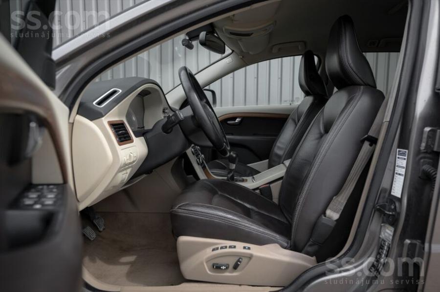 Pelēks Volvo XC70 2008 Talsi, ar dzinēja tilpumu 2.40 L un nobraukumu 314 tūkst. km par 6250 €, foto 10 vietnē AUTOMOTO.COM.LV