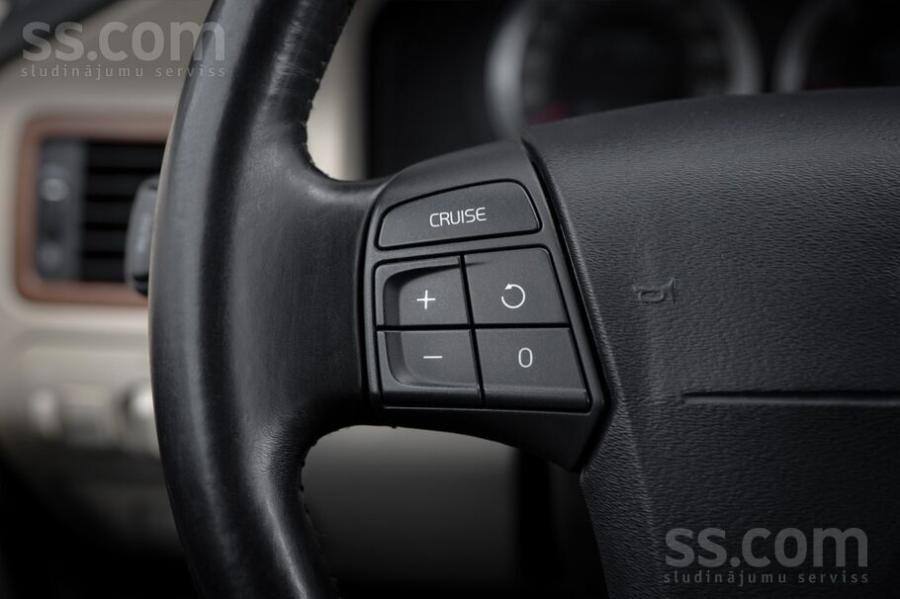 Pelēks Volvo XC70 2008 Talsi, ar dzinēja tilpumu 2.40 L un nobraukumu 314 tūkst. km par 6250 €, foto 18 vietnē AUTOMOTO.COM.LV