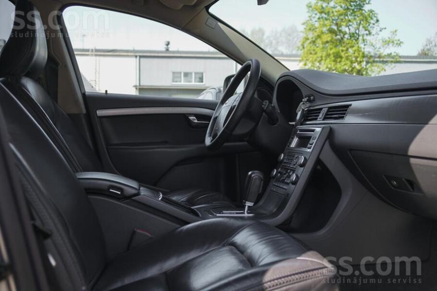 Pelēks Volvo XC70 2008 Rīga, ar dzinēja tilpumu 2.40 L un nobraukumu 365 tūkst. km par 4990 €, foto 5 vietnē AUTOMOTO.COM.LV