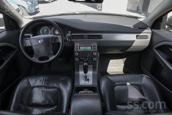 Grey Volvo XC70 2008 in Riga, with an engine capacity of 2.40 L and mileage of 365 thousand km for 4990 €, photo 5 on AUTOMOTO.COM.LV