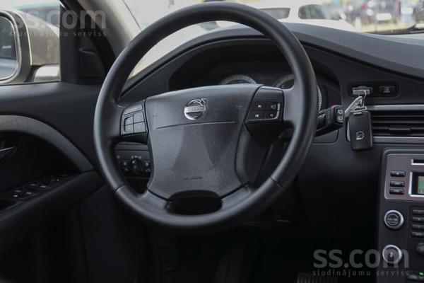 Grey Volvo XC70 2008 in Riga, with an engine capacity of 2.40 L and mileage of 365 thousand km for 4990 €, photo 6 on AUTOMOTO.COM.LV